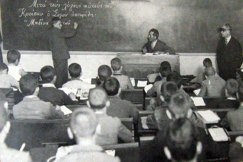 Ανέκδοτες φωτογραφίες από τη λειτουργία των Σχολών του Φ. Σ. ΠΑΡΝΑΣΣΟΣ ...