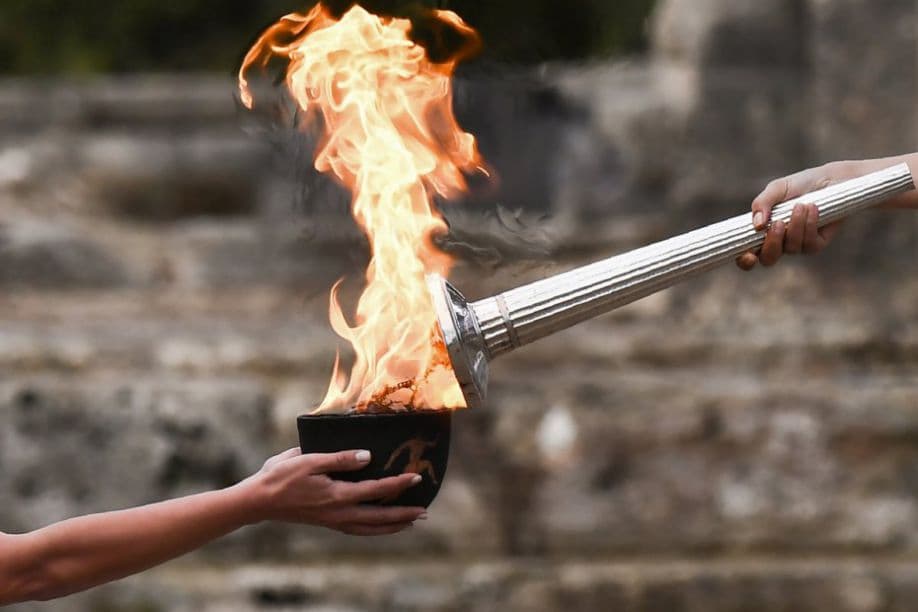 Η ΟΛΥΜΠΙΑΚΗ ΦΛΟΓΑ ΑΝΕΒΗΚΕ ΣΤΟΝ ΟΥΡΑΝΟ (κ. Λαυρέντιος Γ. Δελλασούδας ...